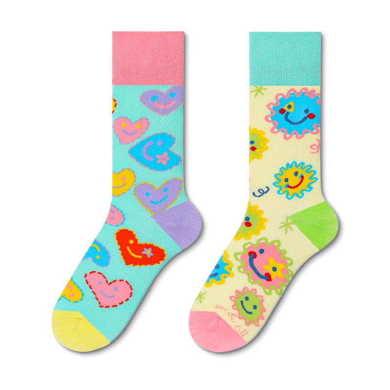 Heartwarming Smile Socks | Women‘s Crew Socks | TheSockWave