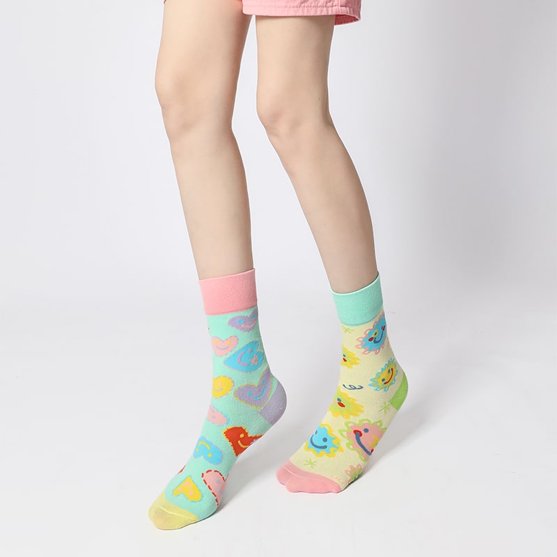 Heartwarming Smile Socks | Women‘s Crew Socks | TheSockWave