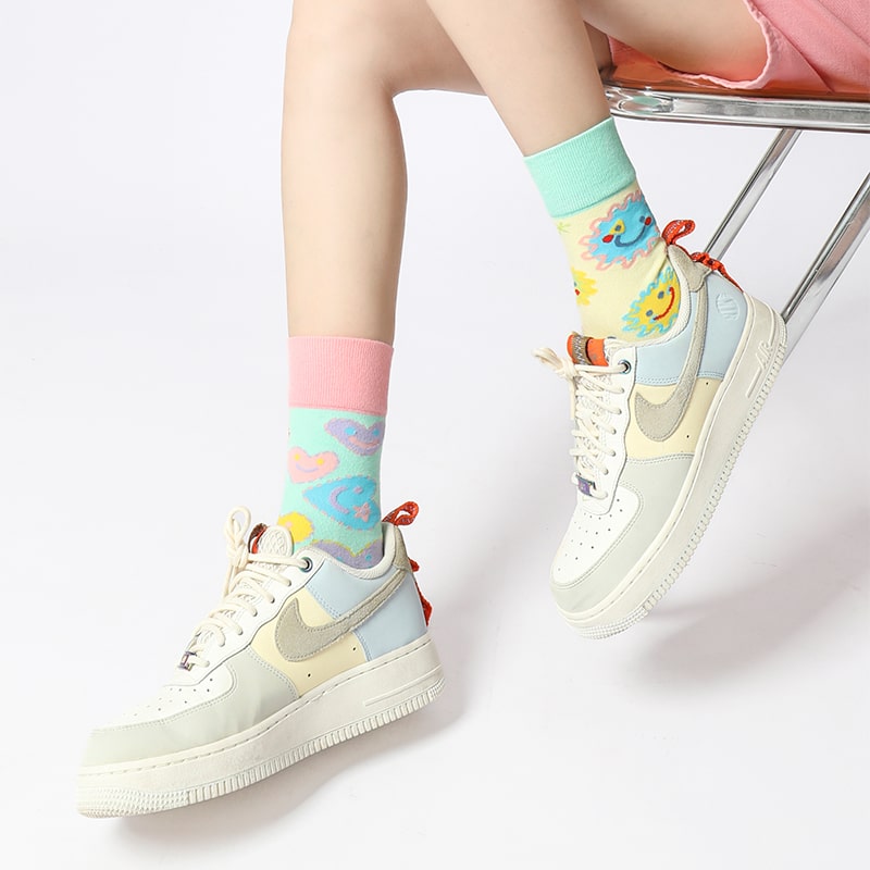 Heartwarming Smile Socks | Women‘s Crew Socks | TheSockWave